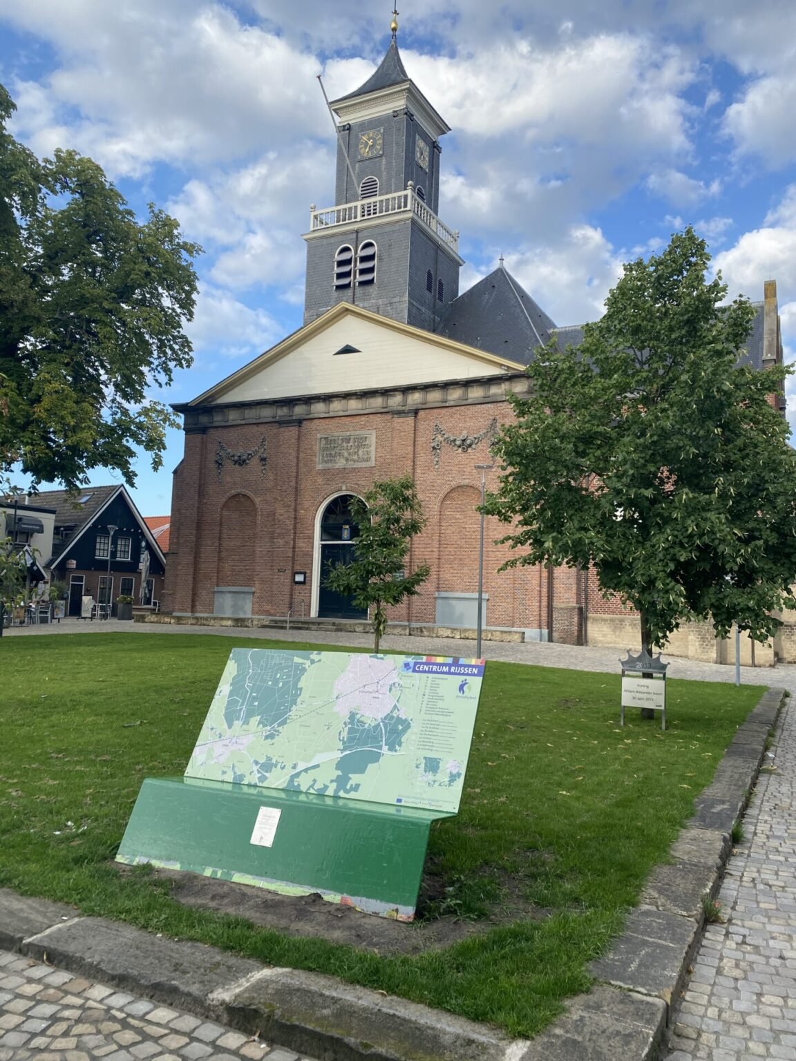 An Uncomfortable Map Bench – Mappery